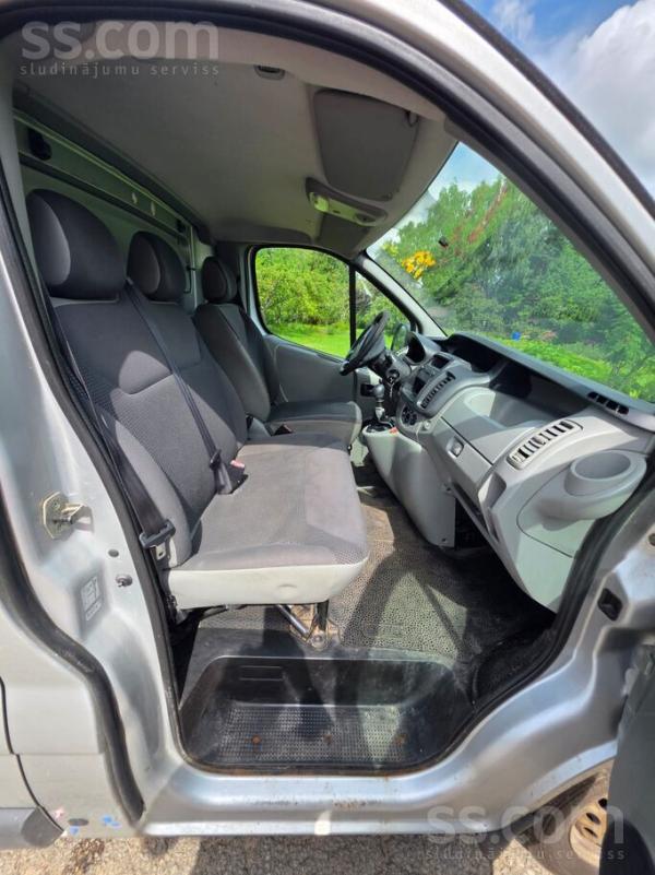 Pelēks Opel Vivaro 2013 Tukums, ar dzinēja tilpumu 2.00 L un nobraukumu 235 tūkst. km par 6500 €, foto 4 vietnē AUTOMOTO.COM.LV