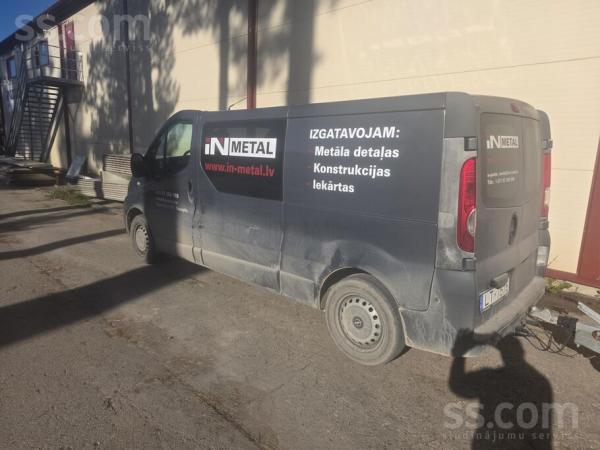 Grey Opel Vivaro 2013 in Riga, with an engine capacity of 2.00 L and mileage of 290 thousand km for 6500 €, photo 3 on AUTOMOTO.COM.LV