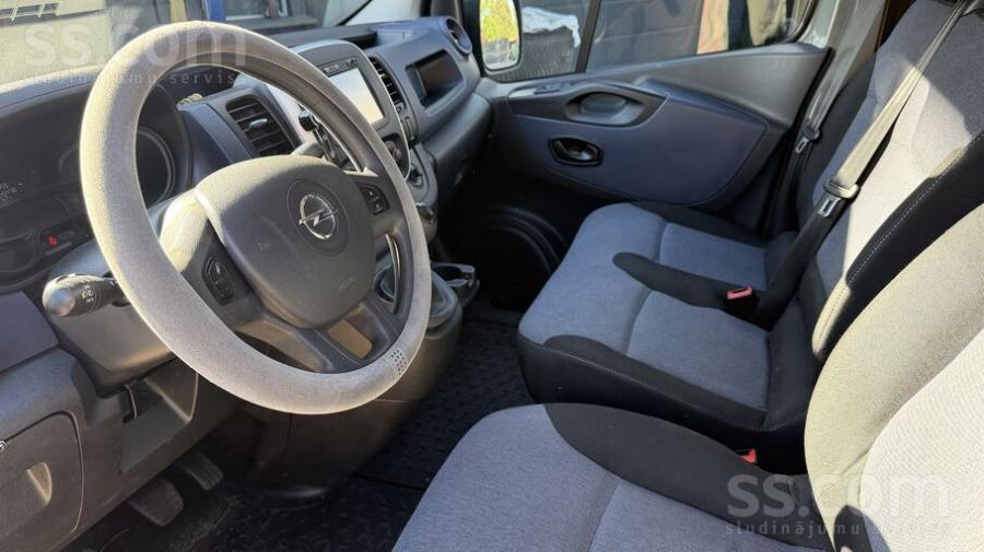 Grey Opel Vivaro 2014 in Limbazi, with an engine capacity of 1.60 L and mileage of 245 thousand km for 10500 €, photo 10 on AUTOMOTO.COM.LV