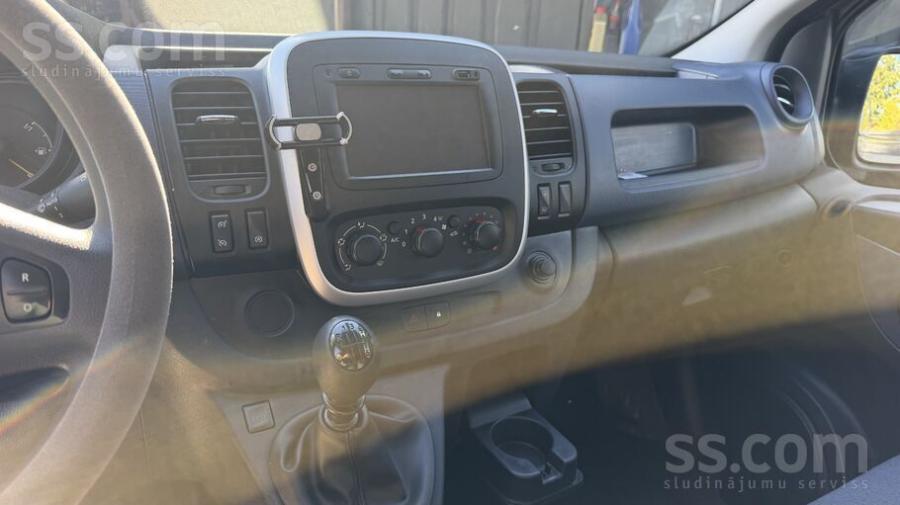 Grey Opel Vivaro 2014 in Limbazi, with an engine capacity of 1.60 L and mileage of 245 thousand km for 10500 €, photo 11 on AUTOMOTO.COM.LV