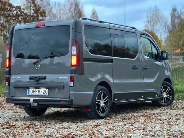 Grey Opel Vivaro 2015 in Jelgava, with an engine capacity of 1.60 L and mileage of 219 thousand km for 12600 €, photo 4 on AUTOMOTO.COM.LV