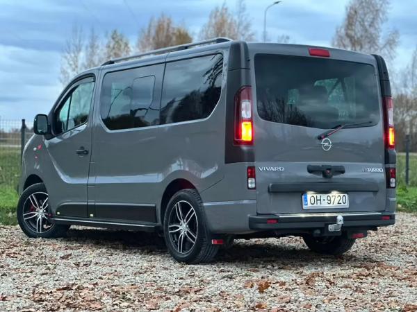 Grey Opel Vivaro 2015 in Jelgava, with an engine capacity of 1.60 L and mileage of 219 thousand km for 12600 €, photo 6 on AUTOMOTO.COM.LV