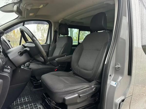 Grey Opel Vivaro 2015 in Jelgava, with an engine capacity of 1.60 L and mileage of 219 thousand km for 12600 €, photo 8 on AUTOMOTO.COM.LV