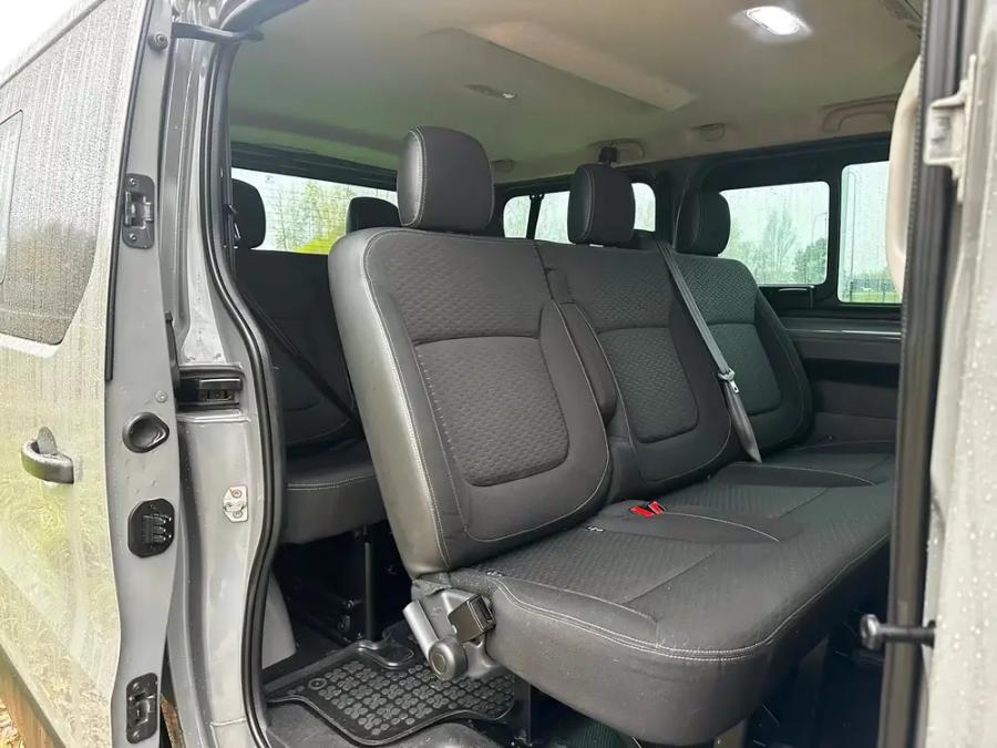 Grey Opel Vivaro 2015 in Jelgava, with an engine capacity of 1.60 L and mileage of 219 thousand km for 12600 €, photo 12 on AUTOMOTO.COM.LV