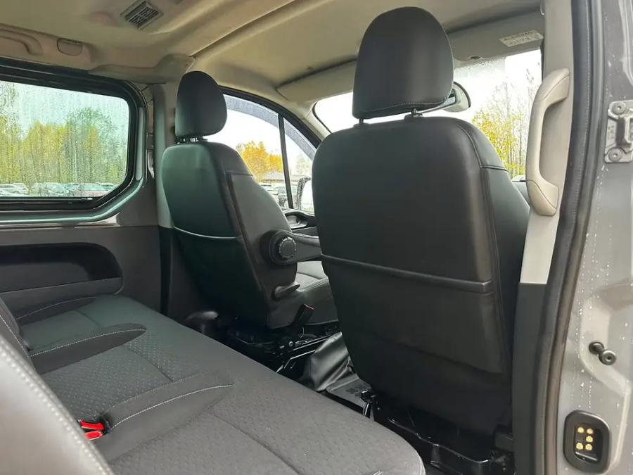 Grey Opel Vivaro 2015 in Jelgava, with an engine capacity of 1.60 L and mileage of 219 thousand km for 12600 €, photo 15 on AUTOMOTO.COM.LV