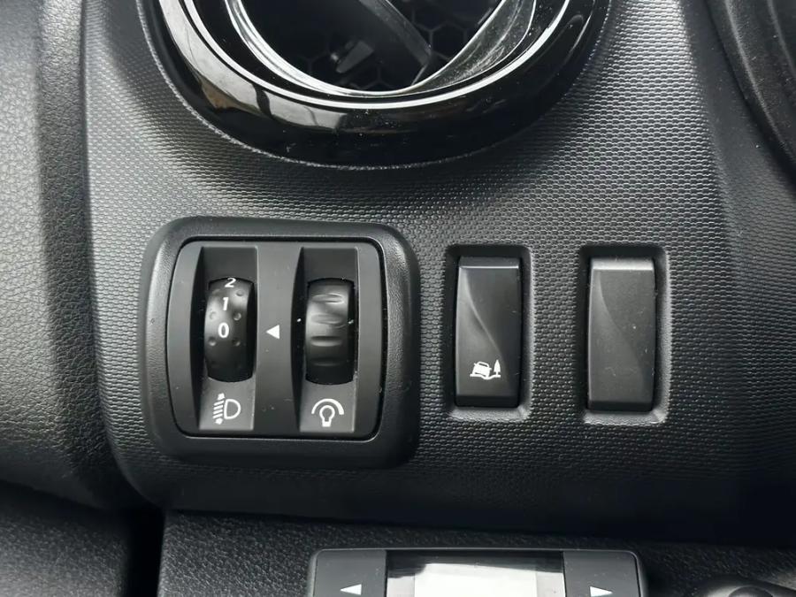Grey Opel Vivaro 2015 in Jelgava, with an engine capacity of 1.60 L and mileage of 219 thousand km for 12600 €, photo 18 on AUTOMOTO.COM.LV