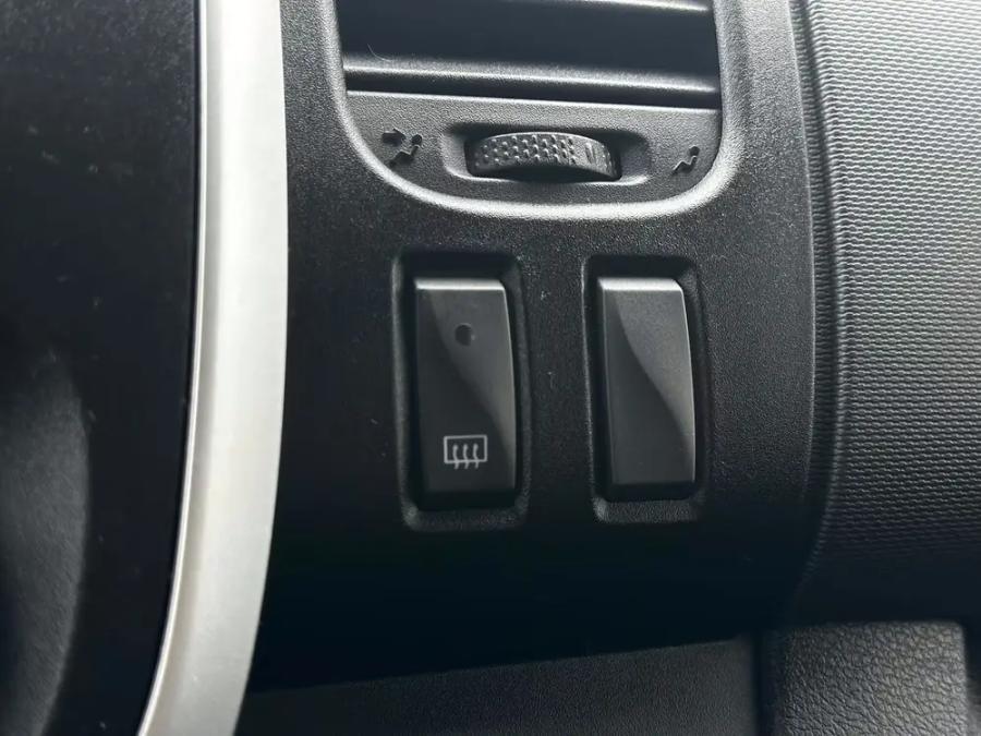 Grey Opel Vivaro 2015 in Jelgava, with an engine capacity of 1.60 L and mileage of 219 thousand km for 12600 €, photo 22 on AUTOMOTO.COM.LV