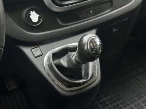 Grey Opel Vivaro 2015 in Jelgava, with an engine capacity of 1.60 L and mileage of 219 thousand km for 12600 €, photo 23 on AUTOMOTO.COM.LV
