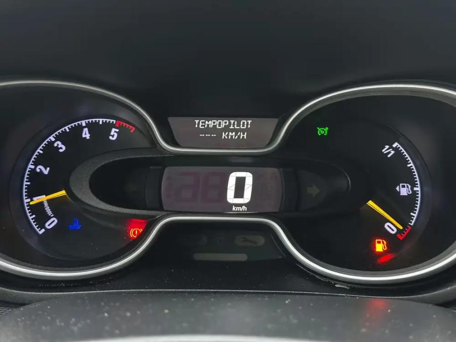 Grey Opel Vivaro 2015 in Jelgava, with an engine capacity of 1.60 L and mileage of 219 thousand km for 12600 €, photo 24 on AUTOMOTO.COM.LV
