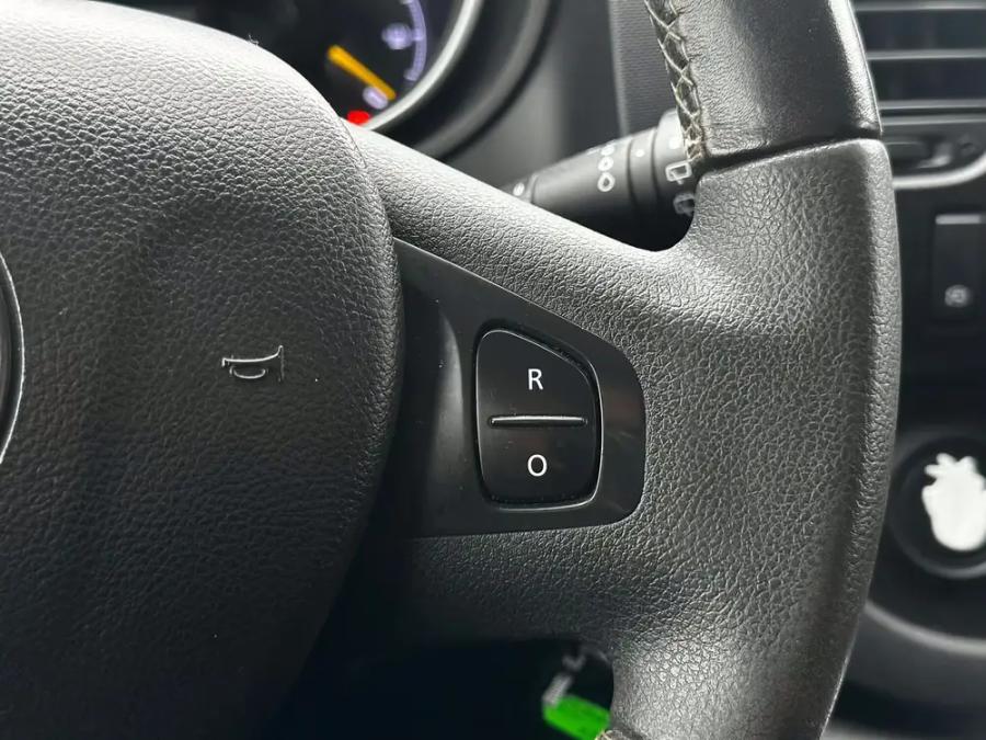 Grey Opel Vivaro 2015 in Jelgava, with an engine capacity of 1.60 L and mileage of 219 thousand km for 12600 €, photo 28 on AUTOMOTO.COM.LV