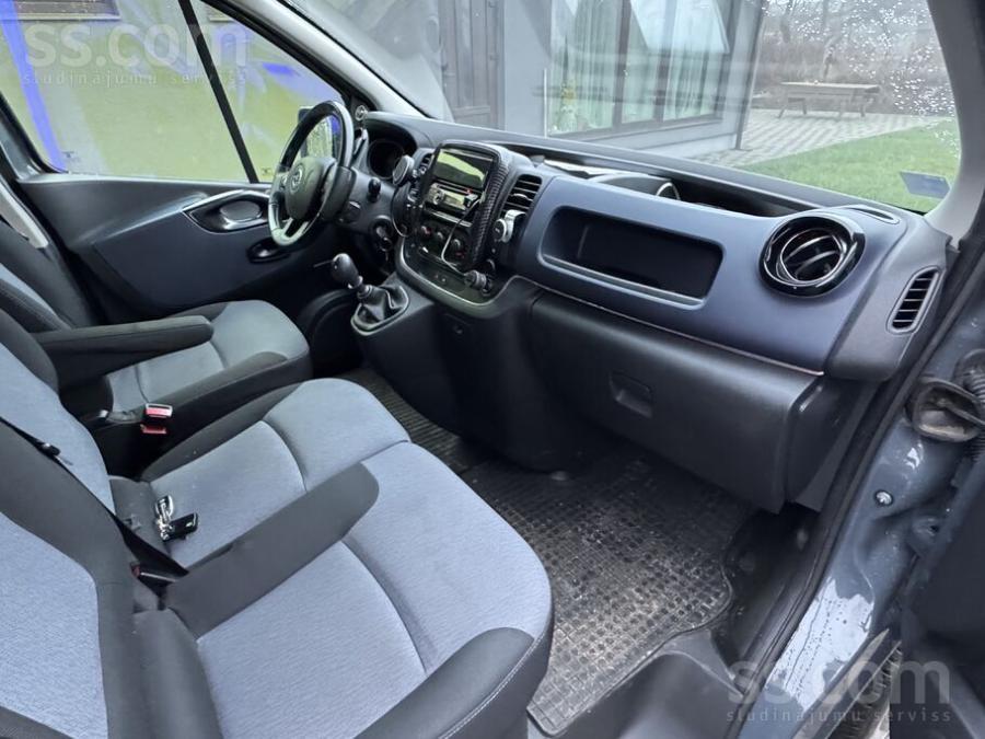 Grey Opel Vivaro 2015 in Bauska, with an engine capacity of 1.60 L and mileage of 0 thousand km for 12500 €, photo 10 on AUTOMOTO.COM.LV