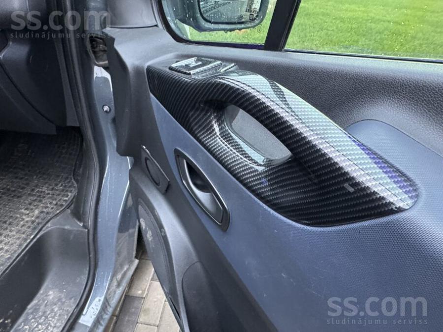 Grey Opel Vivaro 2015 in Bauska, with an engine capacity of 1.60 L and mileage of 0 thousand km for 12500 €, photo 11 on AUTOMOTO.COM.LV
