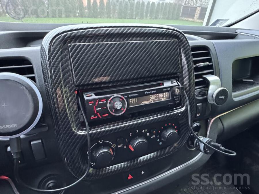 Grey Opel Vivaro 2015 in Bauska, with an engine capacity of 1.60 L and mileage of 0 thousand km for 12500 €, photo 15 on AUTOMOTO.COM.LV