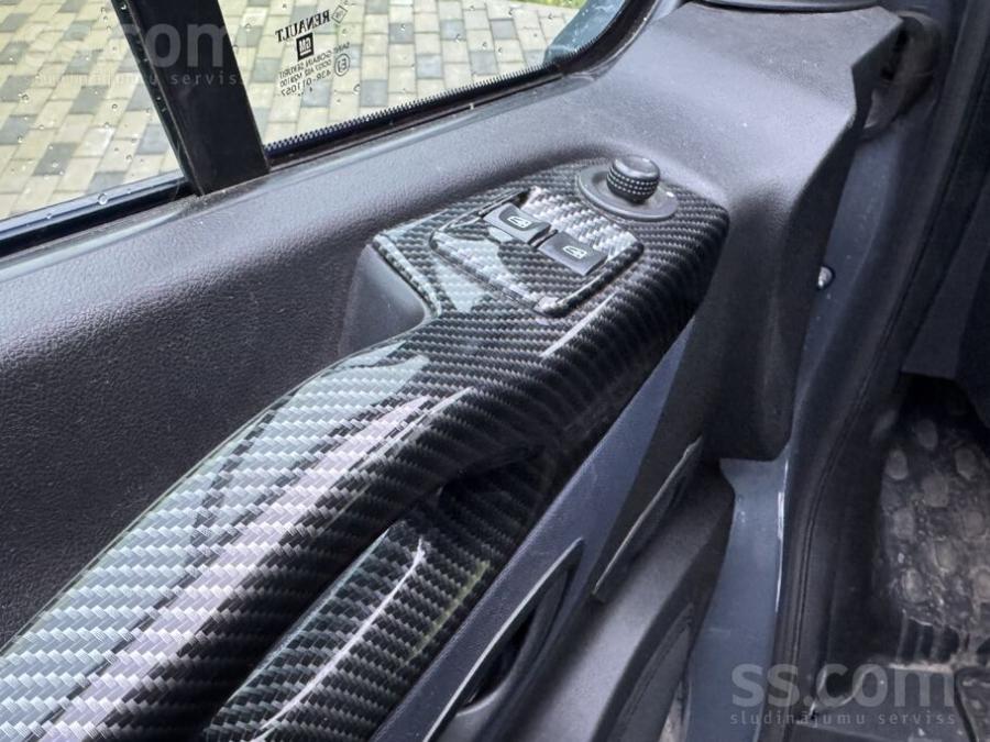 Grey Opel Vivaro 2015 in Bauska, with an engine capacity of 1.60 L and mileage of 0 thousand km for 12500 €, photo 17 on AUTOMOTO.COM.LV