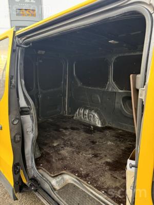 Grey Opel Vivaro 2015 in Riga, with an engine capacity of 1.60 L and mileage of 298 thousand km for 3690 €, photo 8 on AUTOMOTO.COM.LV