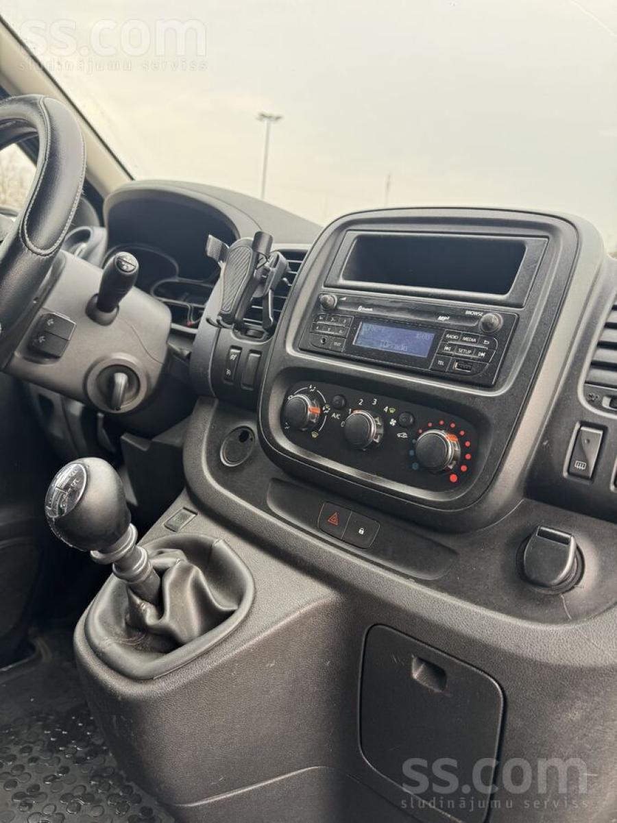 Grey Opel Vivaro 2015 in Riga, with an engine capacity of 1.60 L and mileage of 298 thousand km for 3690 €, photo 11 on AUTOMOTO.COM.LV