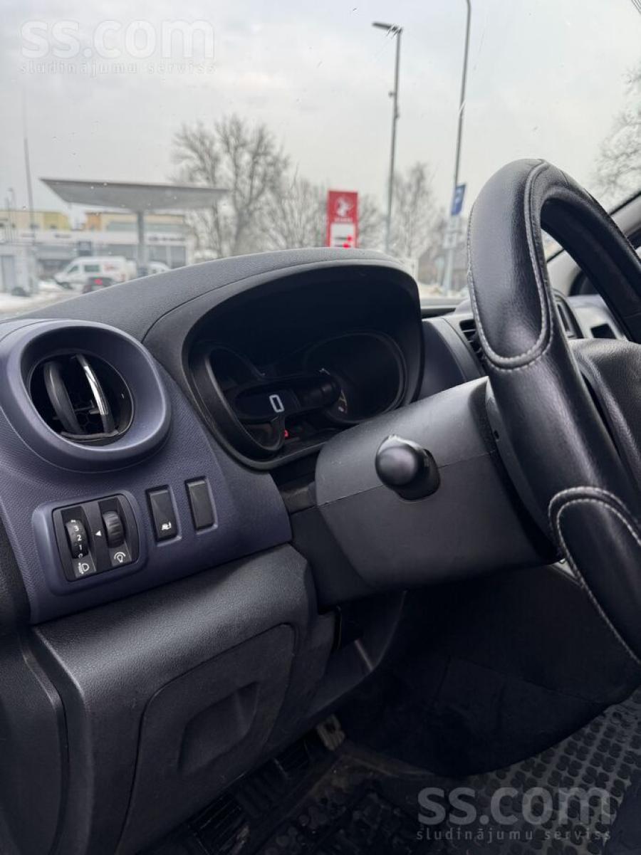 Grey Opel Vivaro 2015 in Riga, with an engine capacity of 1.60 L and mileage of 298 thousand km for 3690 €, photo 12 on AUTOMOTO.COM.LV