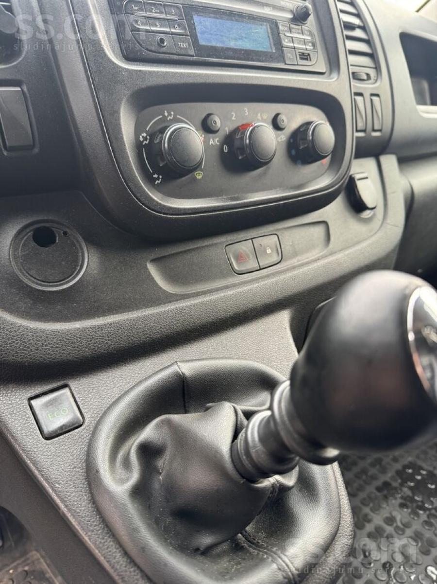 Grey Opel Vivaro 2015 in Riga, with an engine capacity of 1.60 L and mileage of 298 thousand km for 3690 €, photo 14 on AUTOMOTO.COM.LV