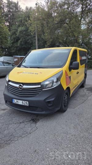 Pelēks Opel Vivaro 2015 Rīga, ar dzinēja tilpumu 1.60 L un nobraukumu 298 tūkst. km par 5900 €, foto  vietnē AUTOMOTO.COM.LV