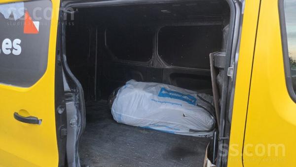 Grey Opel Vivaro 2015 in Riga, with an engine capacity of 1.60 L and mileage of 298 thousand km for 5900 €, photo 7 on AUTOMOTO.COM.LV