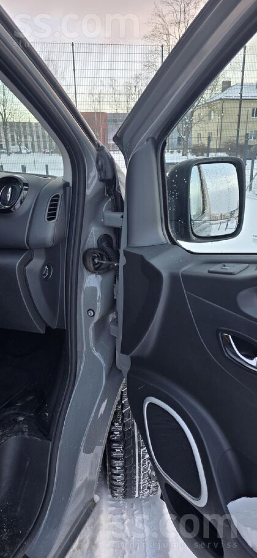 Grey Opel Vivaro 2016 in Jelgava, with an engine capacity of 1.60 L and mileage of 242 thousand km for 14500 €, photo 12 on AUTOMOTO.COM.LV