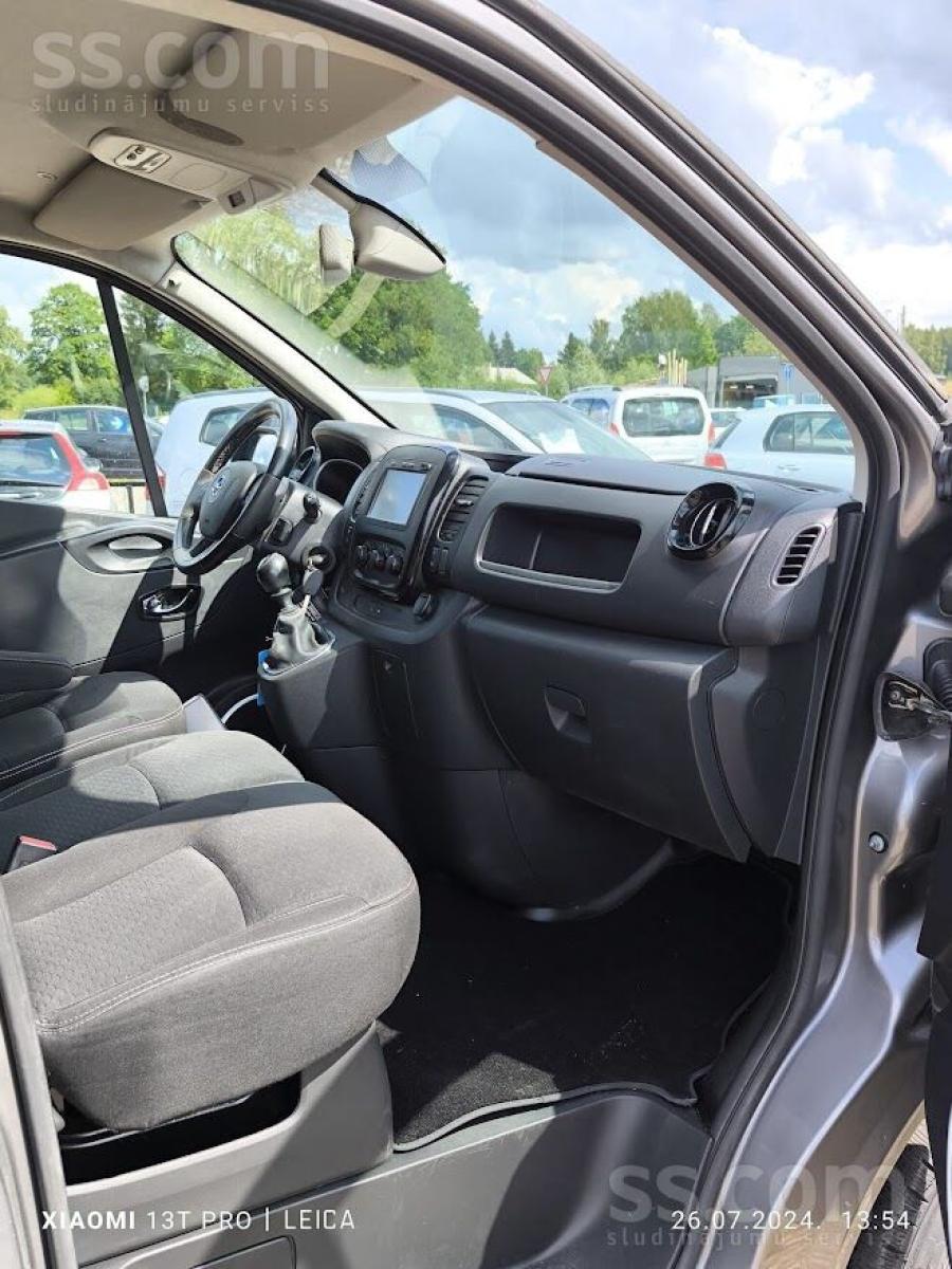 Grey Opel Vivaro 2016 in Cesis, with an engine capacity of 1.60 L and mileage of 229 thousand km for 9500 €, photo 7 on AUTOMOTO.COM.LV