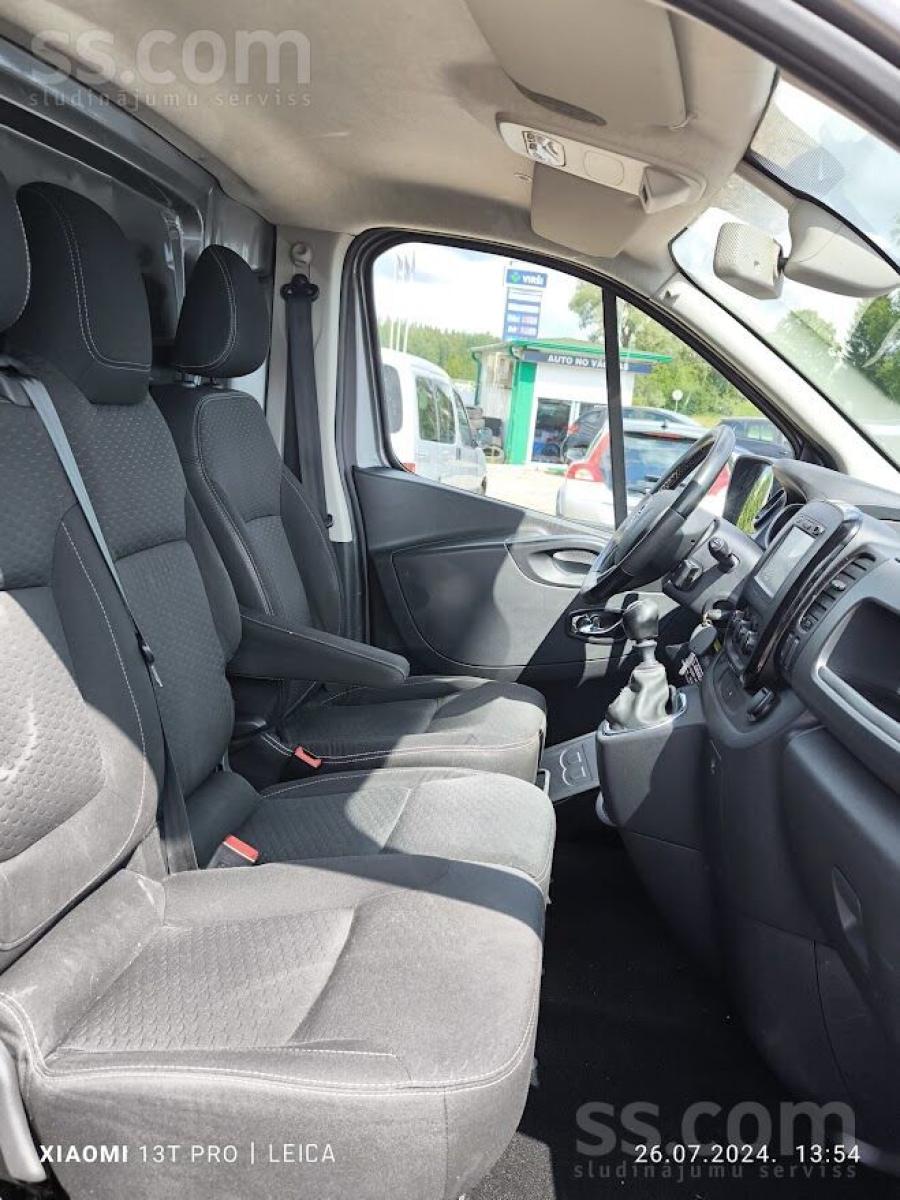 Grey Opel Vivaro 2016 in Cesis, with an engine capacity of 1.60 L and mileage of 229 thousand km for 9500 €, photo 8 on AUTOMOTO.COM.LV