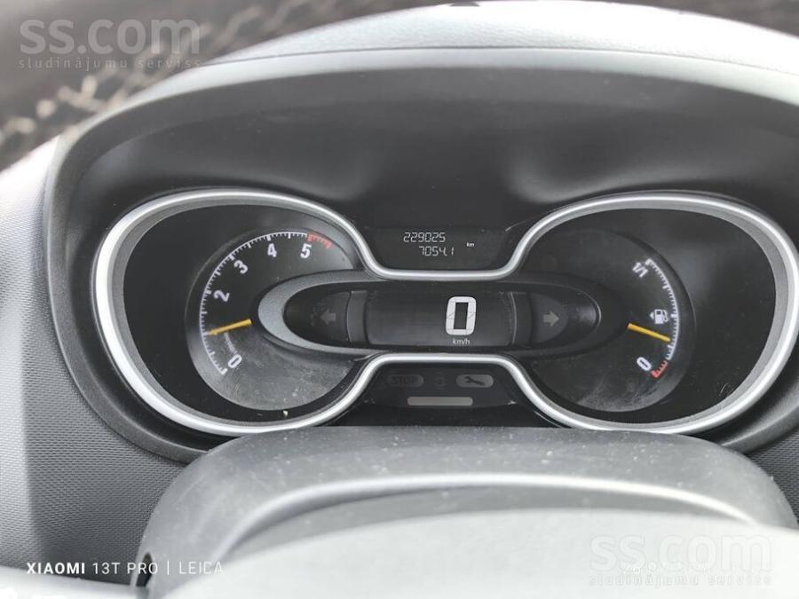 Grey Opel Vivaro 2016 in Cesis, with an engine capacity of 1.60 L and mileage of 229 thousand km for 9500 €, photo 9 on AUTOMOTO.COM.LV
