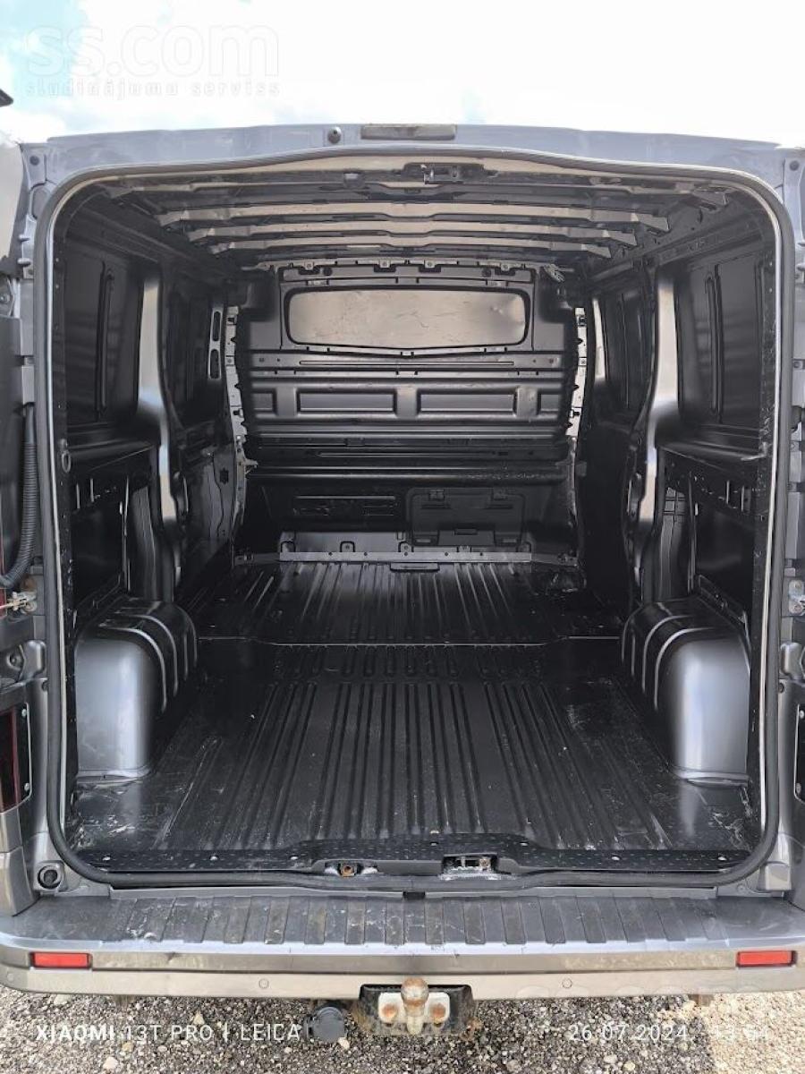 Grey Opel Vivaro 2016 in Cesis, with an engine capacity of 1.60 L and mileage of 229 thousand km for 9500 €, photo 12 on AUTOMOTO.COM.LV