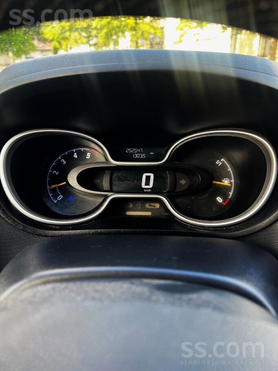 Grey Opel Vivaro 2016 in Riga, with an engine capacity of 1.60 L and mileage of 253 thousand km for 7200 €, photo 10 on AUTOMOTO.COM.LV