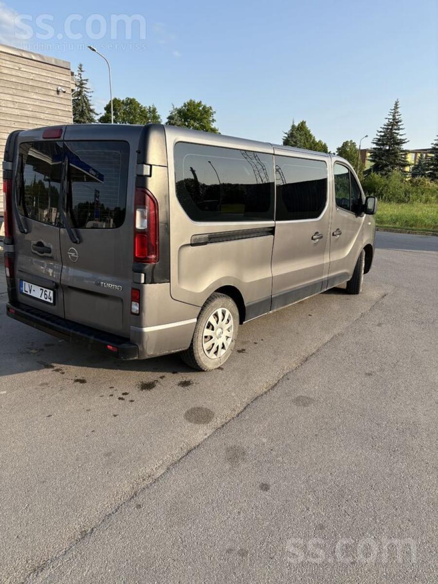 Pelēks Opel Vivaro 2017 Jelgava, ar dzinēja tilpumu 1.60 L un nobraukumu 409 tūkst. km par 10399 €, foto 4 vietnē AUTOMOTO.COM.LV