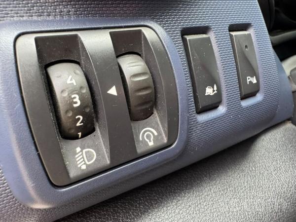 Grey Opel Vivaro 2017 in Riga, with an engine capacity of 1.60 L and mileage of 0 thousand km for 6799 €, photo 10 on AUTOMOTO.COM.LV
