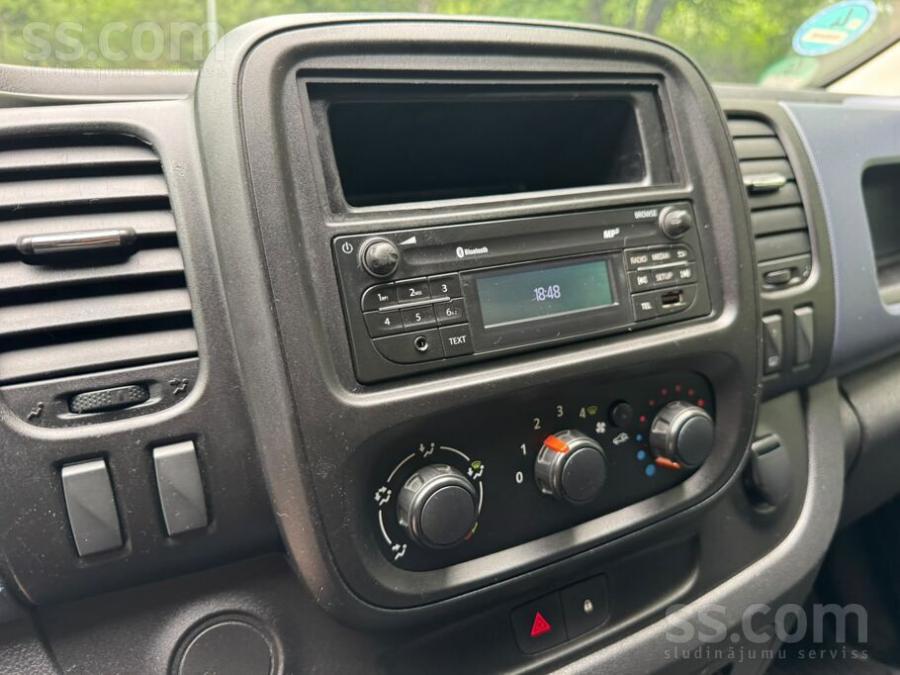 Pelēks Opel Vivaro 2017 Rīga, ar dzinēja tilpumu 1.60 L un nobraukumu 0 tūkst. km par 6799 €, foto 14 vietnē AUTOMOTO.COM.LV