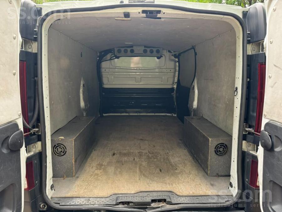 Pelēks Opel Vivaro 2017 Rīga, ar dzinēja tilpumu 1.60 L un nobraukumu 0 tūkst. km par 6799 €, foto 22 vietnē AUTOMOTO.COM.LV