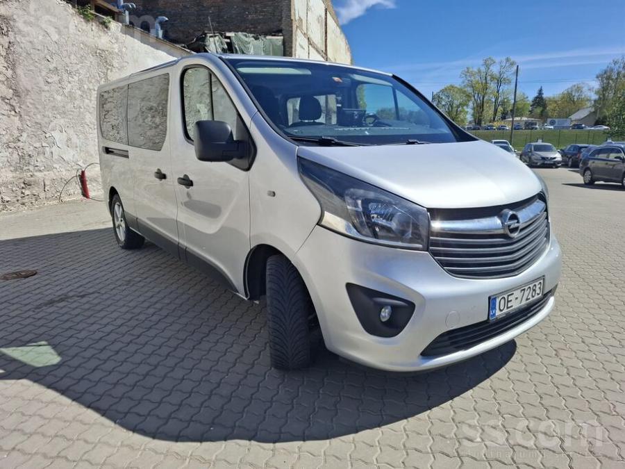 Grey Opel Vivaro 2017 in Ogre, with an engine capacity of 1.60 L and mileage of 280 thousand km for 10950 €, photo 3 on AUTOMOTO.COM.LV