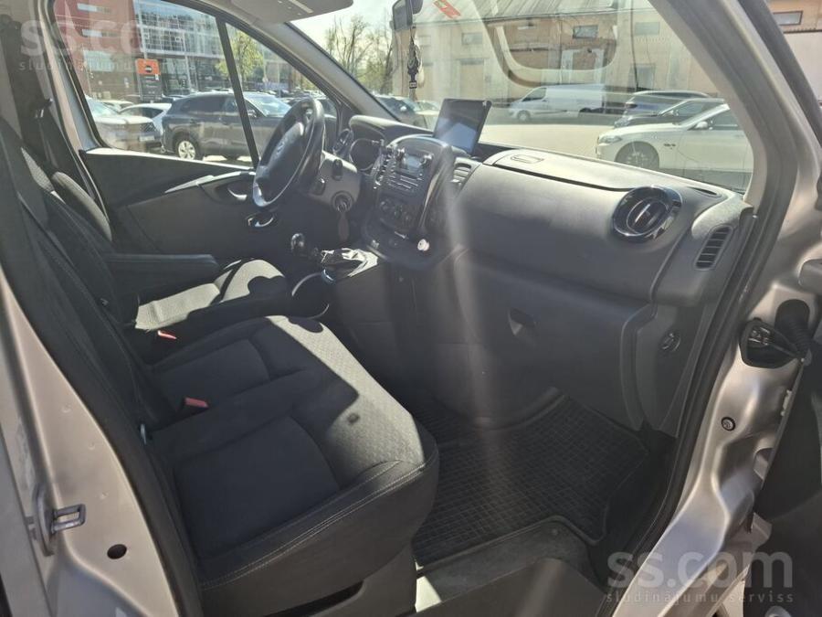 Grey Opel Vivaro 2017 in Ogre, with an engine capacity of 1.60 L and mileage of 280 thousand km for 10950 €, photo 8 on AUTOMOTO.COM.LV