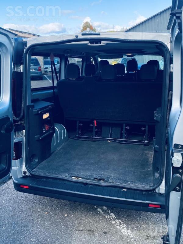 Grey Opel Vivaro 2017 in Ogre, with an engine capacity of 1.60 L and mileage of 294 thousand km for 10900 €, photo 8 on AUTOMOTO.COM.LV