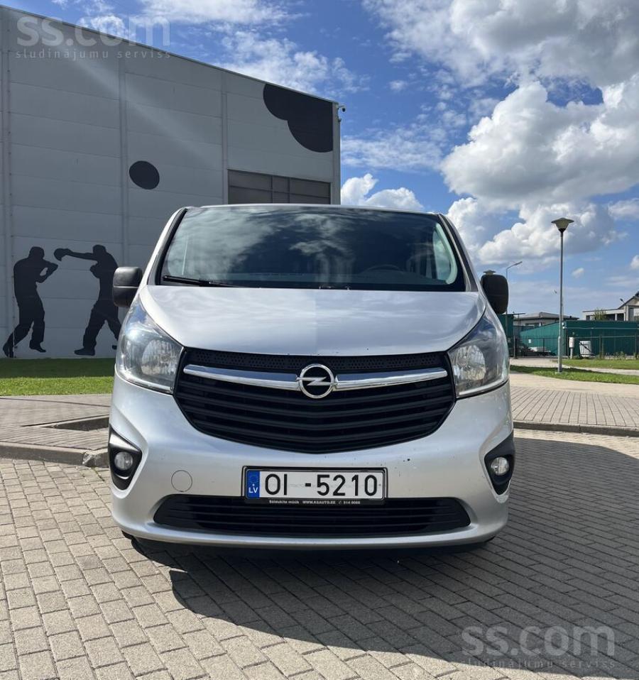 Grey Opel Vivaro 2017 in Riga, with an engine capacity of 1.60 L and mileage of 235 thousand km for 13900 €, photo 3 on AUTOMOTO.COM.LV