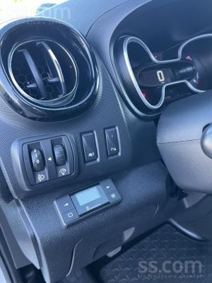 Grey Opel Vivaro 2017 in Riga, with an engine capacity of 1.60 L and mileage of 235 thousand km for 13900 €, photo 12 on AUTOMOTO.COM.LV