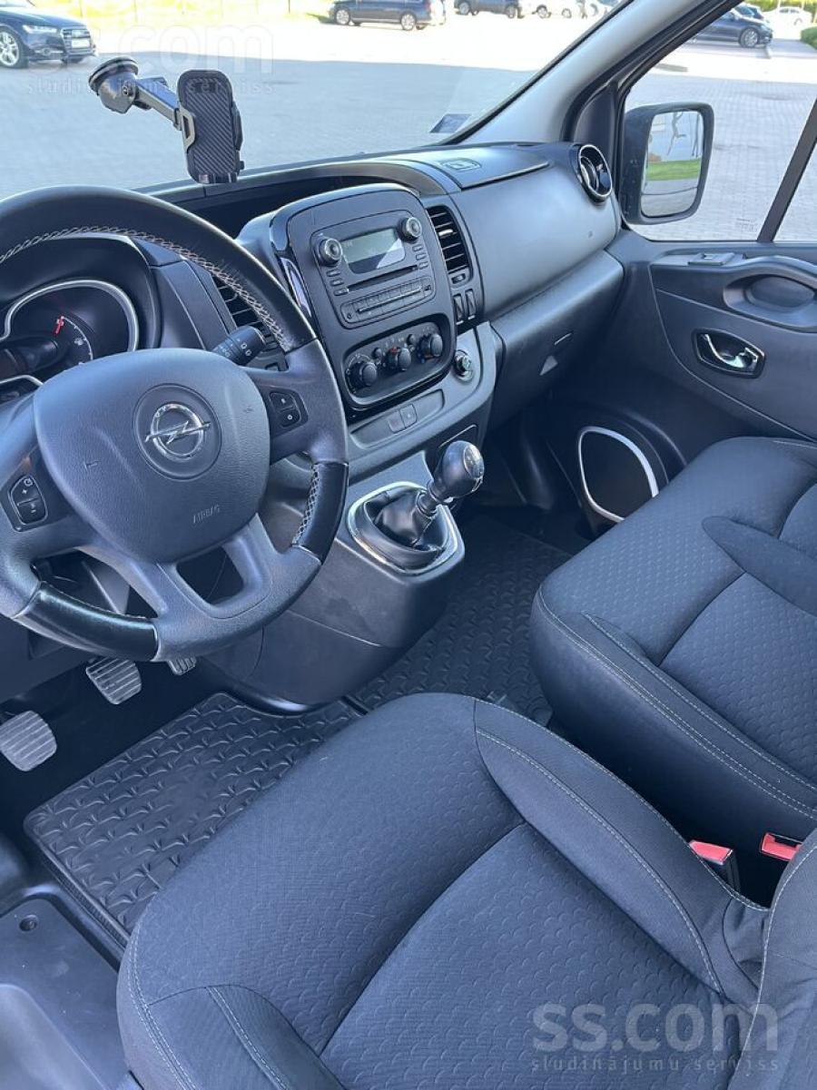 Grey Opel Vivaro 2017 in Riga, with an engine capacity of 1.60 L and mileage of 235 thousand km for 13900 €, photo 13 on AUTOMOTO.COM.LV