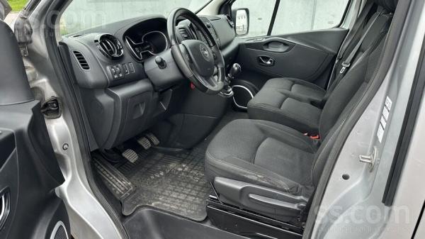 Grey Opel Vivaro 2018 in Riga, with an engine capacity of 1.60 L and mileage of 174 thousand km for 14700 €, photo 10 on AUTOMOTO.COM.LV