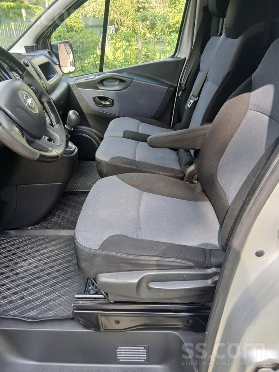 Grey Opel Vivaro 2018 in Riga, with an engine capacity of 1.60 L and mileage of 144 thousand km for 11000 €, photo 9 on AUTOMOTO.COM.LV