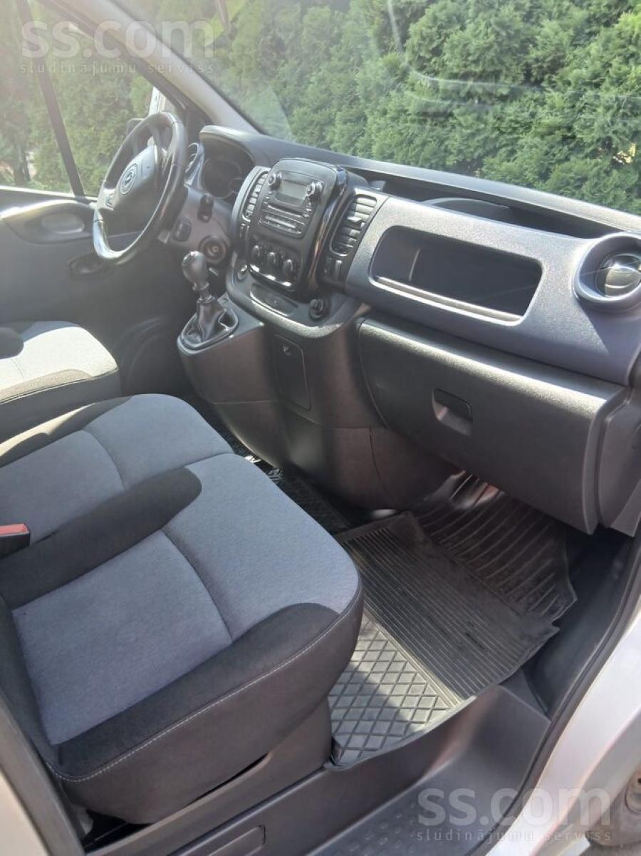 Grey Opel Vivaro 2018 in Riga, with an engine capacity of 1.60 L and mileage of 144 thousand km for 11000 €, photo 11 on AUTOMOTO.COM.LV