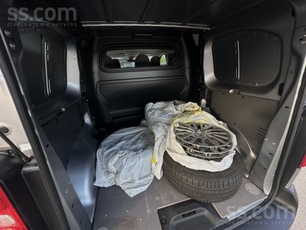 Grey Opel Vivaro 2022 in Jelgava, with an engine capacity of 2.00 L and mileage of 130 thousand km for 21500 €, photo 10 on AUTOMOTO.COM.LV