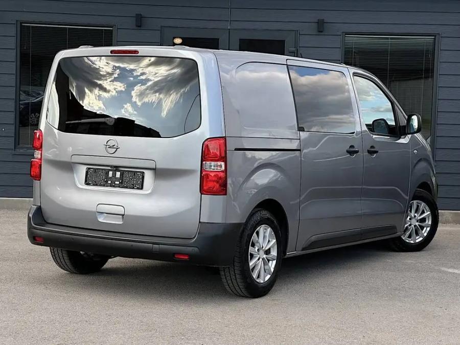 Grey Opel Vivaro 2022 in Jelgava, with an engine capacity of 2.00 L and mileage of 130 thousand km for 21500 €, photo 5 on AUTOMOTO.COM.LV