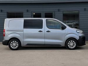 Grey Opel Vivaro 2022 in Jelgava, with an engine capacity of 2.00 L and mileage of 130 thousand km for 21500 €, photo 6 on AUTOMOTO.COM.LV