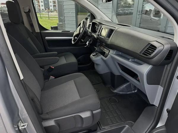 Grey Opel Vivaro 2022 in Jelgava, with an engine capacity of 2.00 L and mileage of 130 thousand km for 21500 €, photo 8 on AUTOMOTO.COM.LV