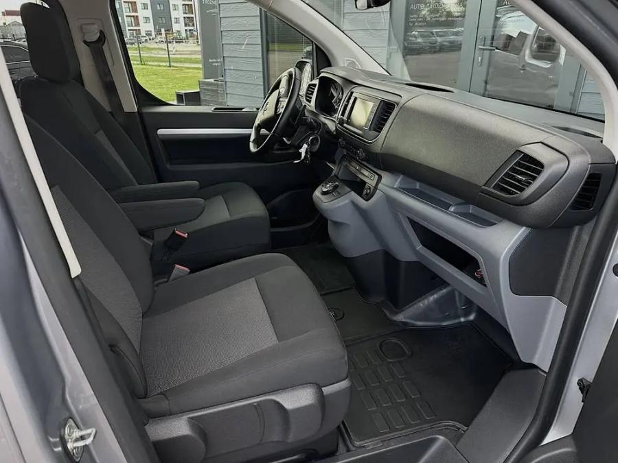 Grey Opel Vivaro 2022 in Jelgava, with an engine capacity of 2.00 L and mileage of 130 thousand km for 21500 €, photo 9 on AUTOMOTO.COM.LV