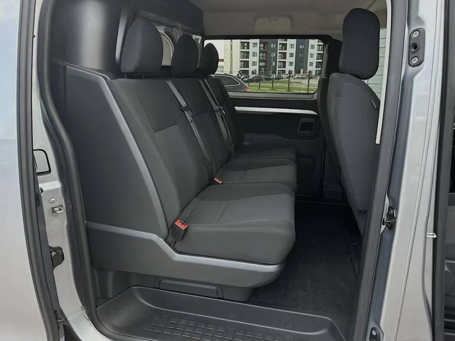 Grey Opel Vivaro 2022 in Jelgava, with an engine capacity of 2.00 L and mileage of 130 thousand km for 21500 €, photo 10 on AUTOMOTO.COM.LV