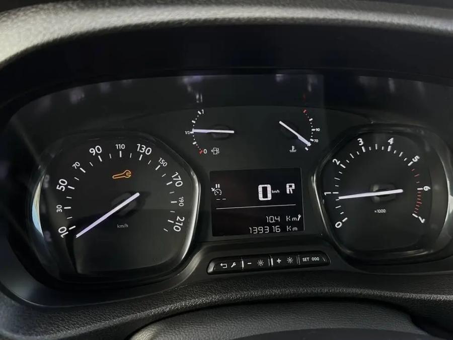 Grey Opel Vivaro 2022 in Jelgava, with an engine capacity of 2.00 L and mileage of 130 thousand km for 21500 €, photo 22 on AUTOMOTO.COM.LV